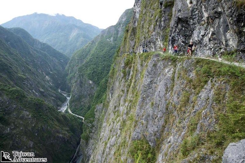 Hiking Taroko’s Old Jhuilu Trail - Packing Light Travel